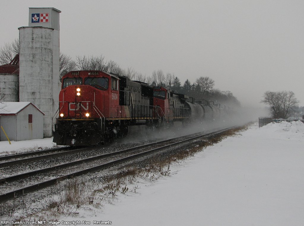 CN 5604 at Mile 68.52 Dundas Sub